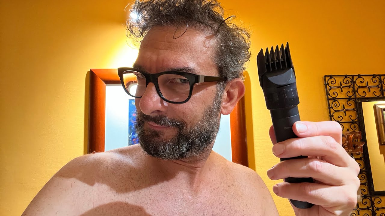 Diamo una sistemata alla barba! - YouTube