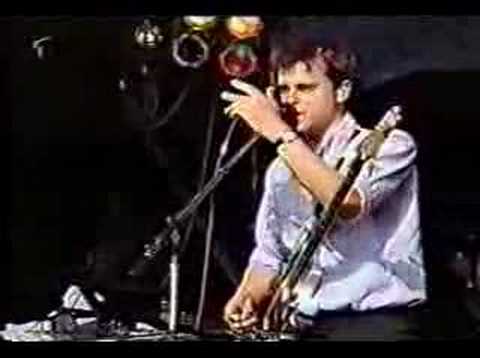 Weezer - Buddy Holly (Live) - Track 9 - YouTube