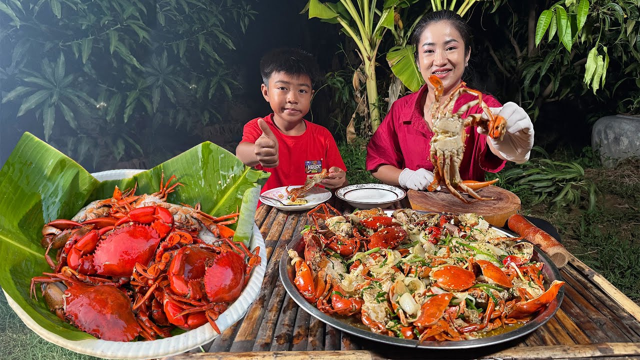 Mud crabs cooking | Yummy Stir-fry mud crabs recipe - Chef Seyhak - YouTube