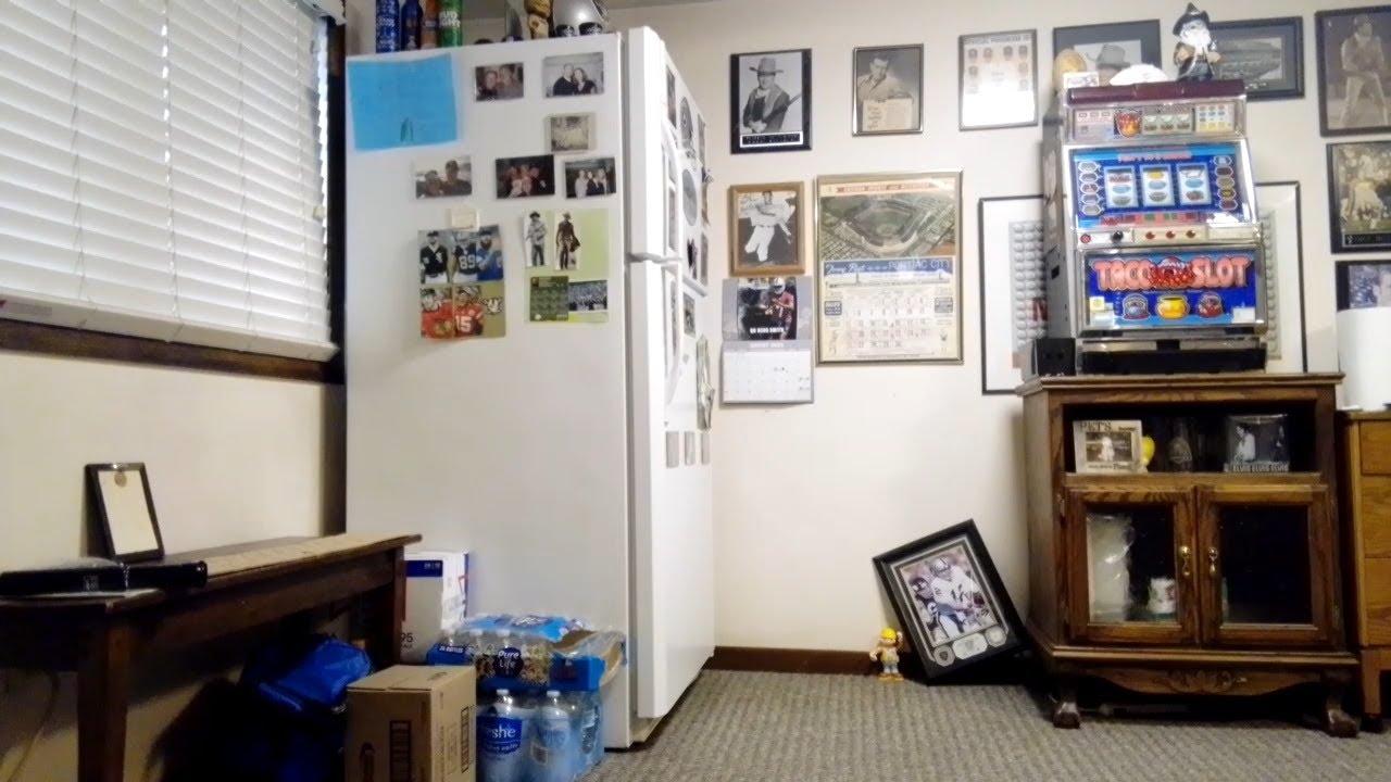 Bob The Poo Butt Is Braking Pictures Off The Wall🖼 🫣 - YouTube