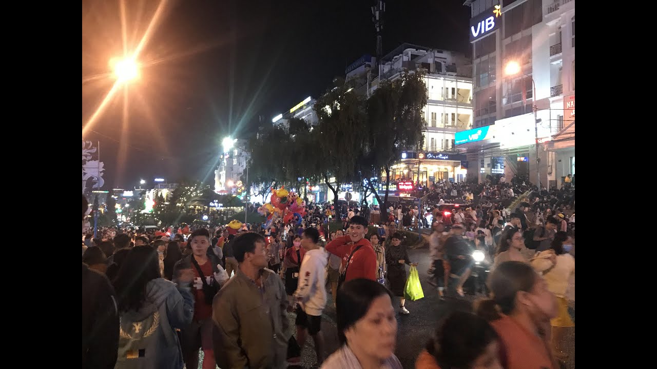 Amazing Dalat Night Market 2020 | Walking Around Dalat Vietnam 달랏 야시장 ...