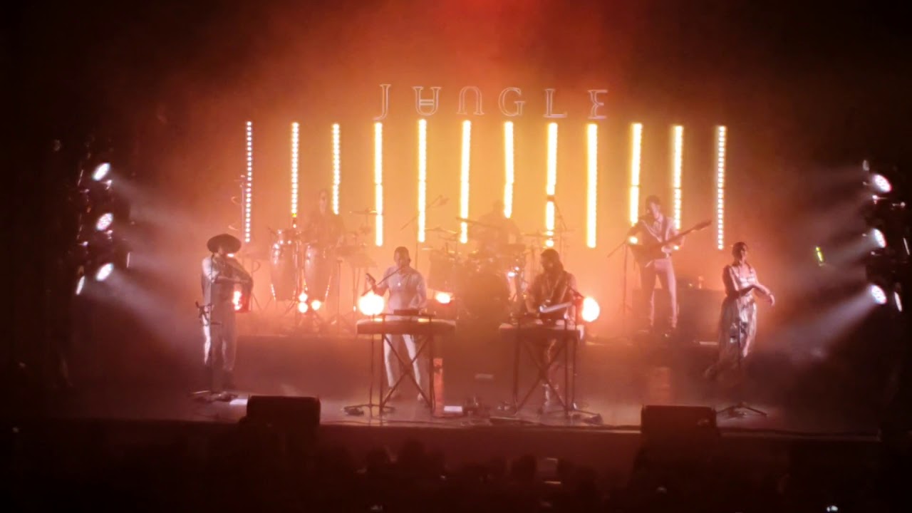 Busy Earnin' - Jungle (Live in Bogotá) - YouTube