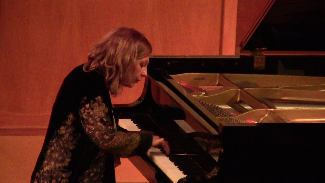 Jill Crossland plays Mozart's Rondo in D K485 from a concert at Holy ...