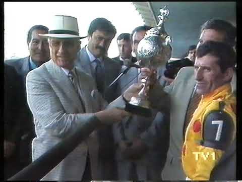 51.ci Cumhurbaşkanlığı Koşusu Kupa Töreni (1989) Kenan Evren, David Franco ve Kadir Altınöz