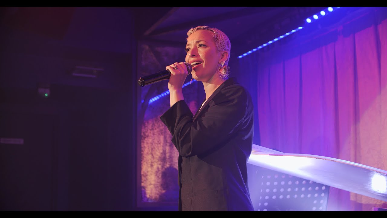 Portia Emare Live in Soho - Black and Gold - YouTube