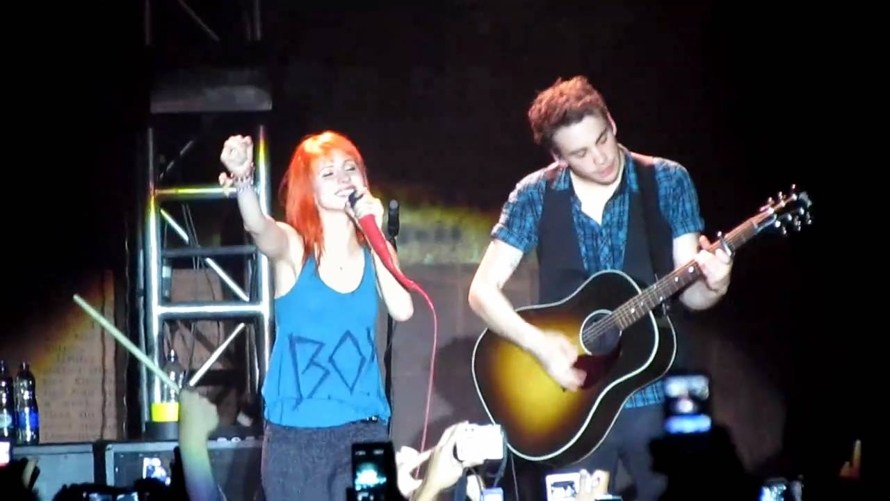 PARAMORE - IN THE MOURNING - ACOUSTIC.MOV - YouTube