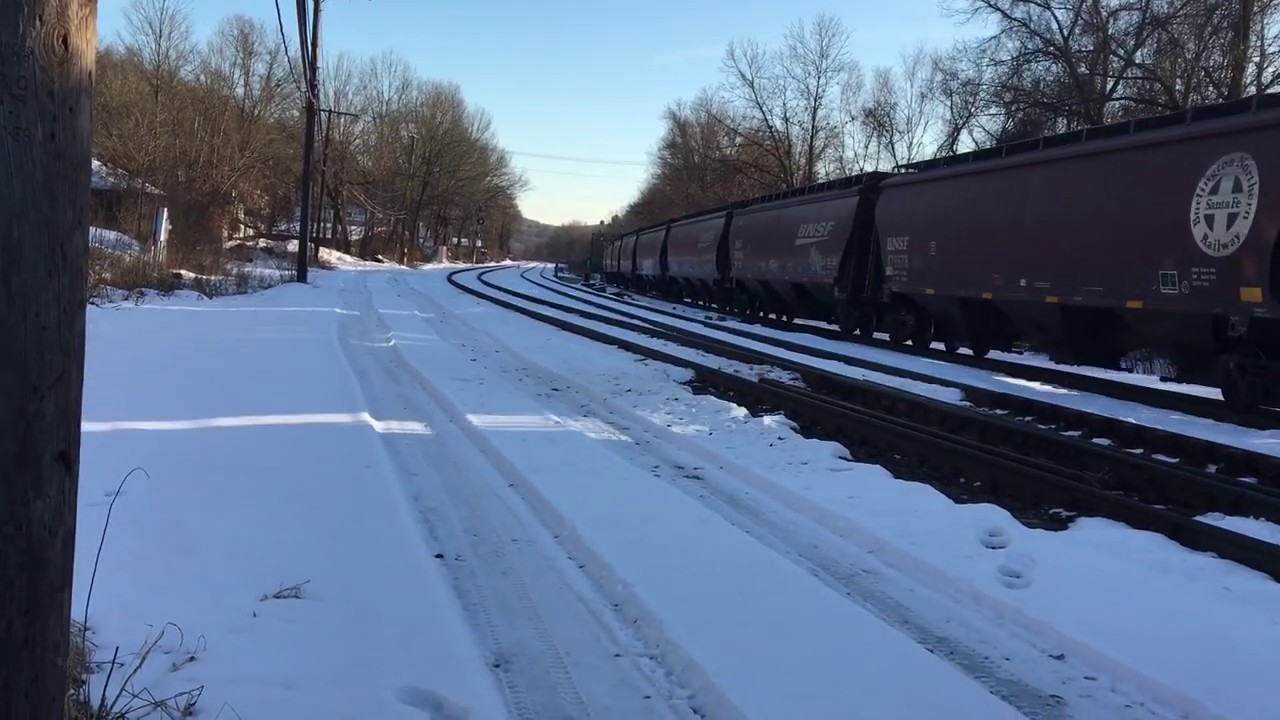 HD MEC 7594 GE C40-8 & MEC 7528 GE C40-8 Lead a BNSF EGT ( earthworm ...