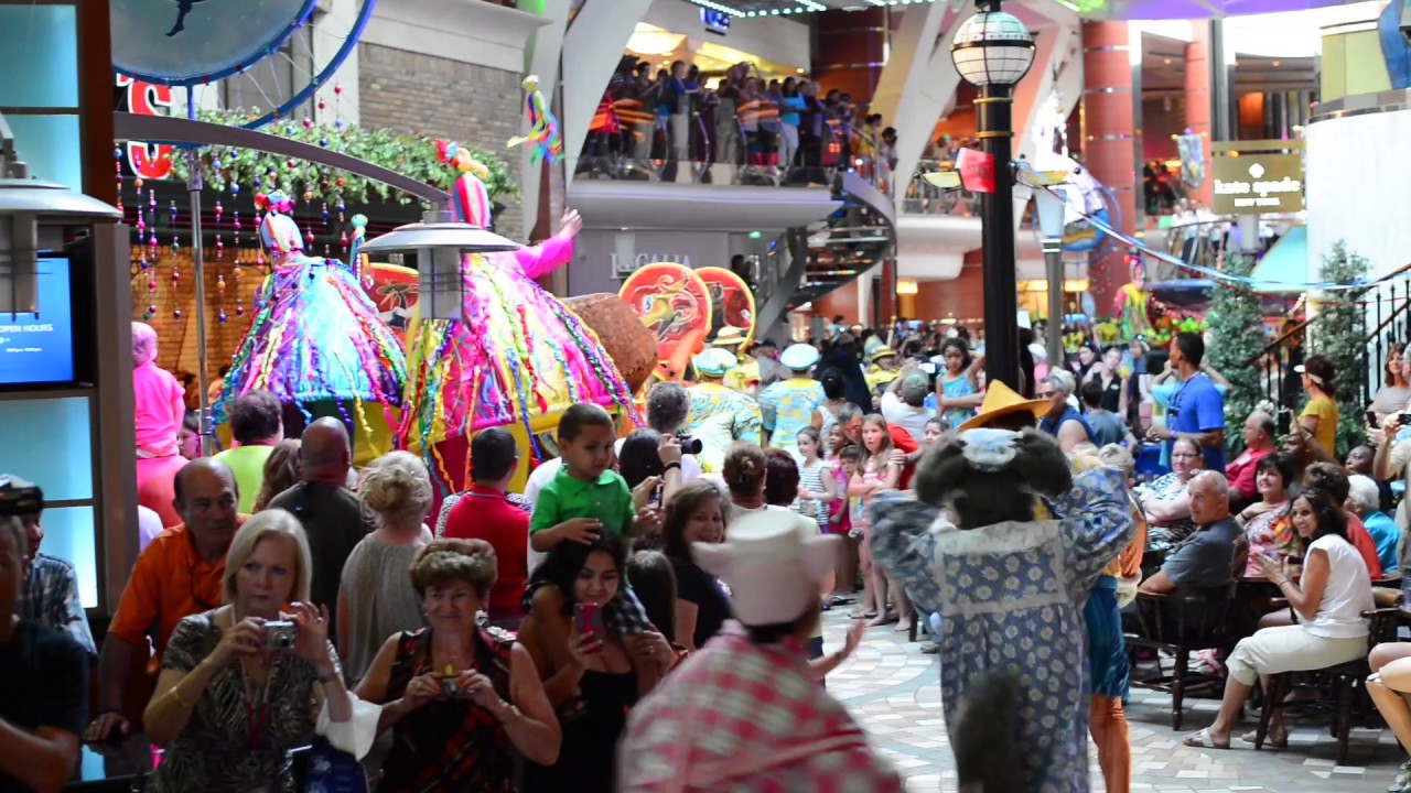 Oasis of the Seas Dreamworks Parade - YouTube