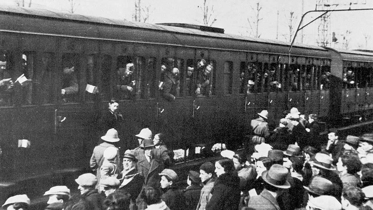 Nazi gold train found in Poland - YouTube