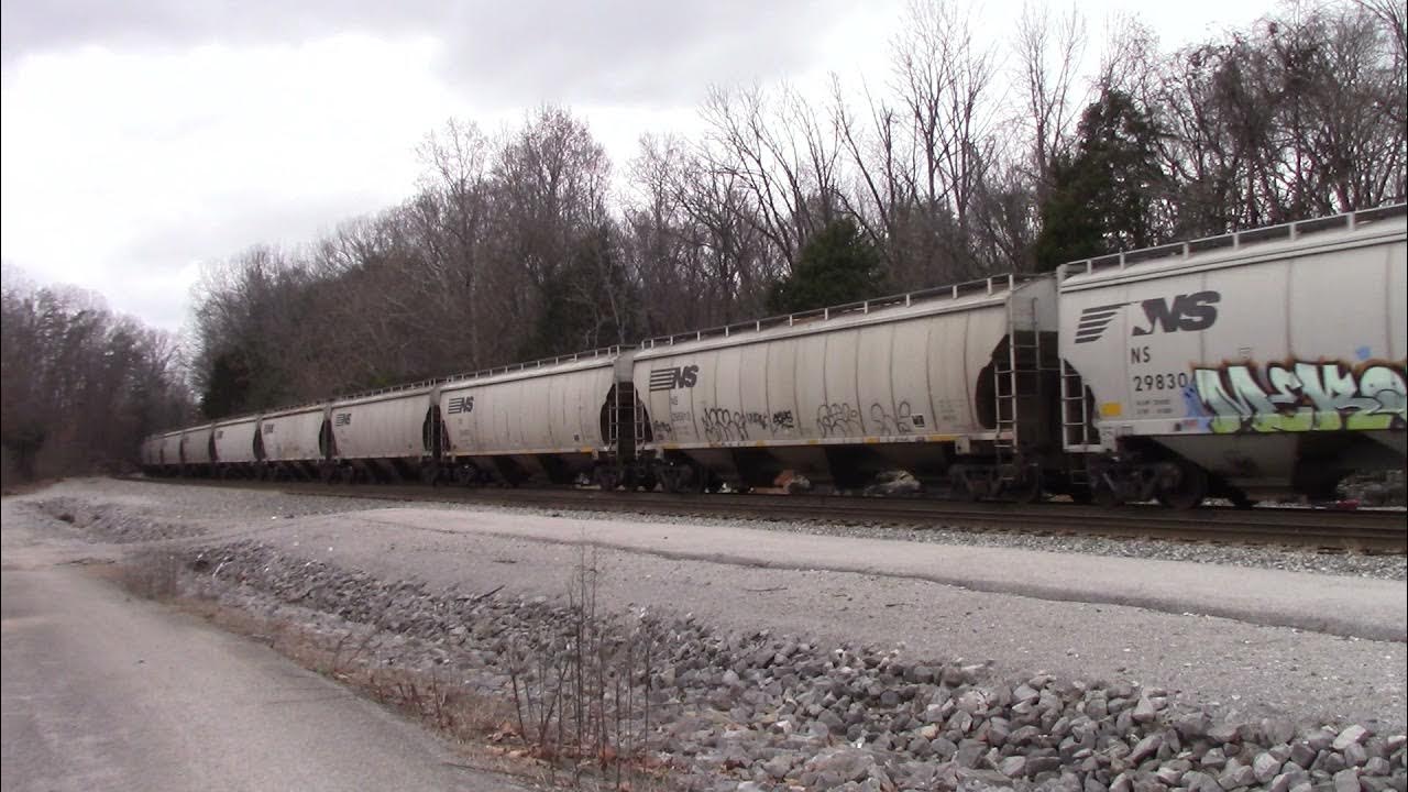 NS #1117 leads NS 54R through Burnside, KY - YouTube