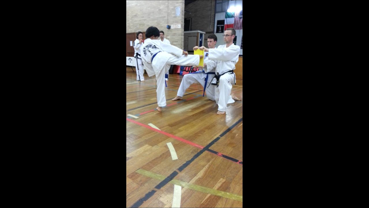 Taekwon-Do ITF side kick board break - YouTube