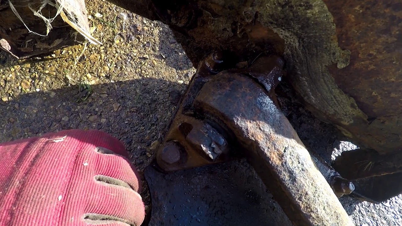 Defender 300Tdi Rebuild - 25. Removing A Frame Link Arms - YouTube