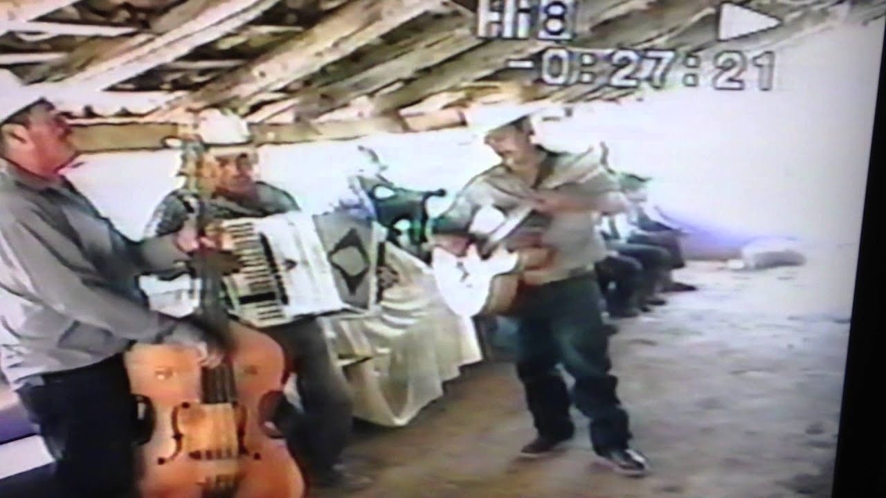 Los Quebradas de Durango-Alegre me ando paseando i los albaniles - YouTube