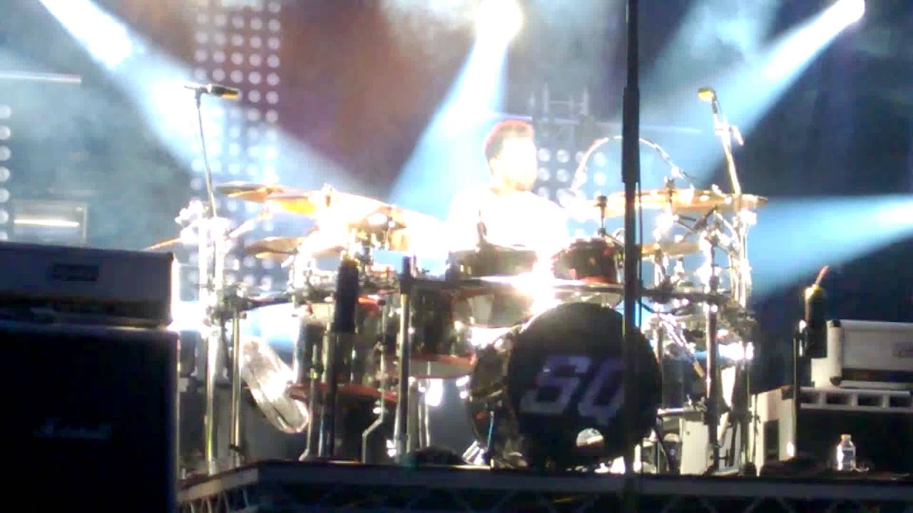STATUS QUO Drum Solo Leon Cave Trélazé 29 08 2015 - YouTube