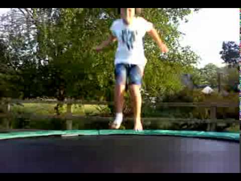 Trampoline Tricks- FrontFlip + Knee Drop FrontFlip - YouTube