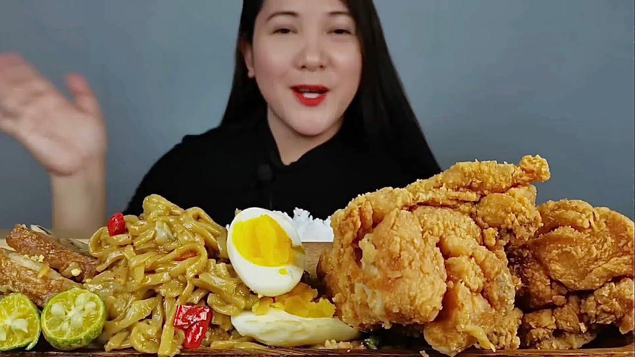 PANCIT CHAMI (TAMIS ANGHANG) AND FRIED CHICKEN - YouTube