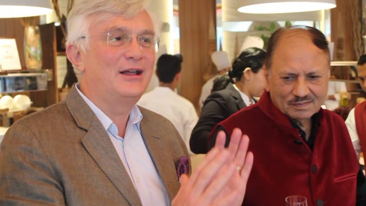 Subhash Arora welcomes members at the 15th year Celebratory Champagne ...