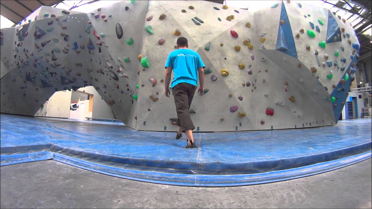 Bouldering in Delft - YouTube