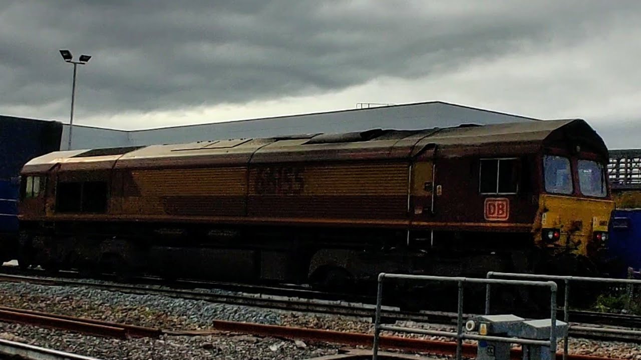 Dirty Class 66s with the Network Rail RHTT Train at the Red Cow ...