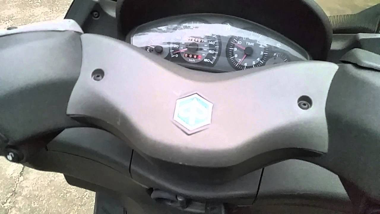 Piaggio X8 premium 125 - YouTube