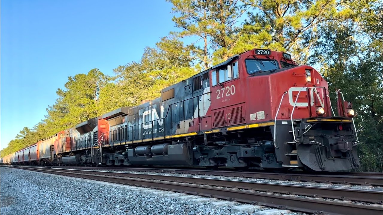 Illinois Central C44-9W 2720 Leads CSX B241-14 at Sandy Ford - YouTube