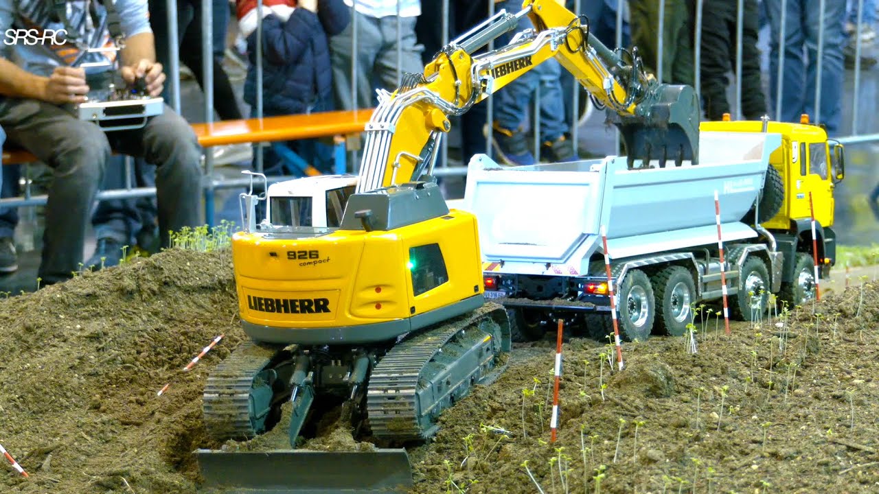 ALL NEW RC LIEBHERR 926 COMPACT DIGGRT AT WORK// RC DIGGER BUILDING A ...