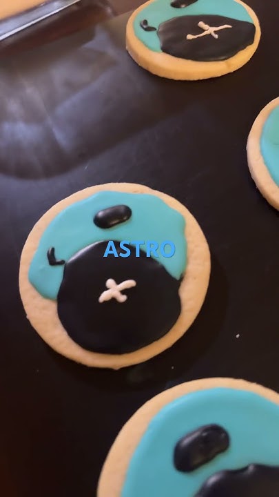 I made astro cookies😉 - YouTube