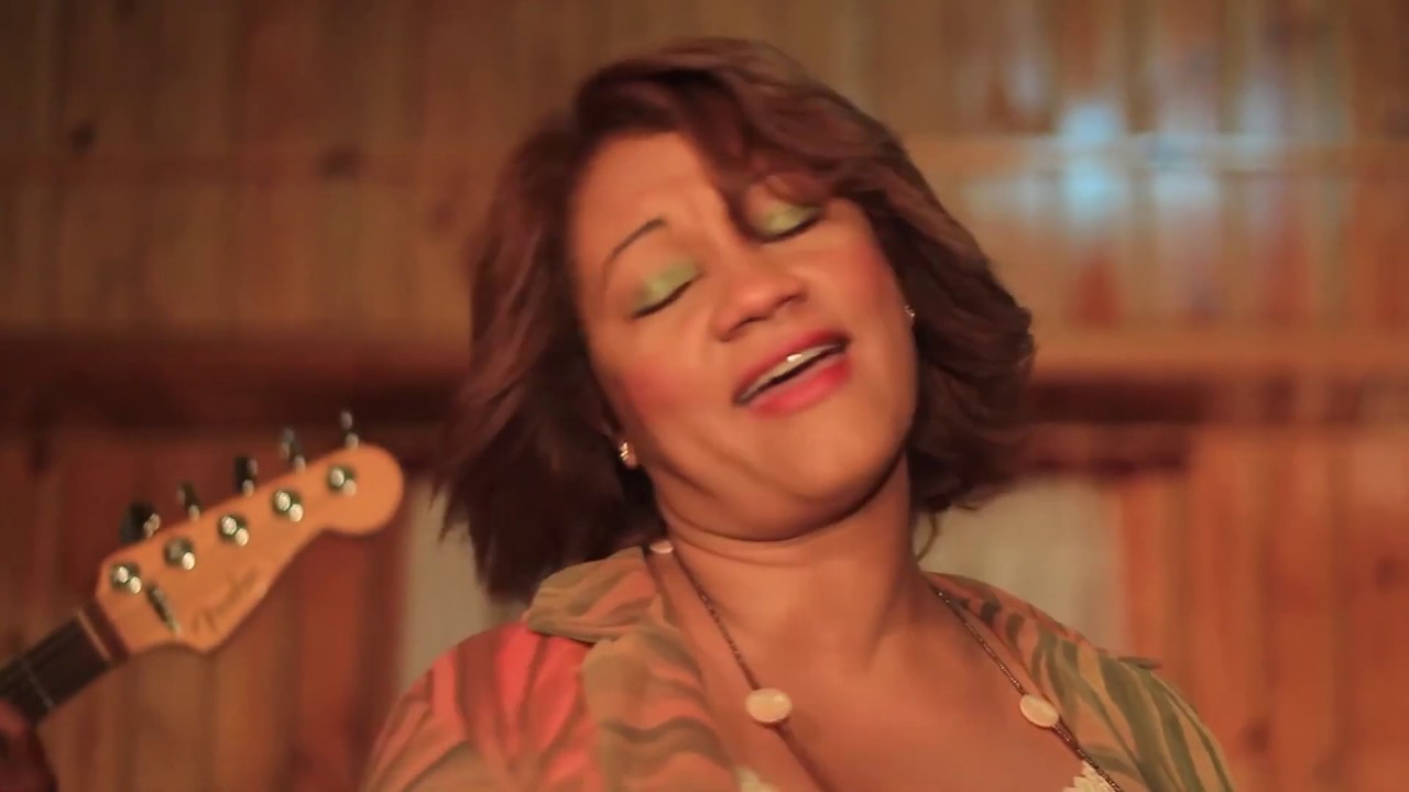 Con El Alma Doblada - Persis Melo - (Official Vídeo) - YouTube