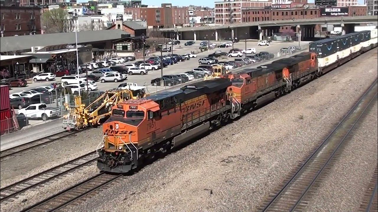 BNSF #7951 Leads WB Stacktrain. Kansas City, MO 4/8/23 - YouTube