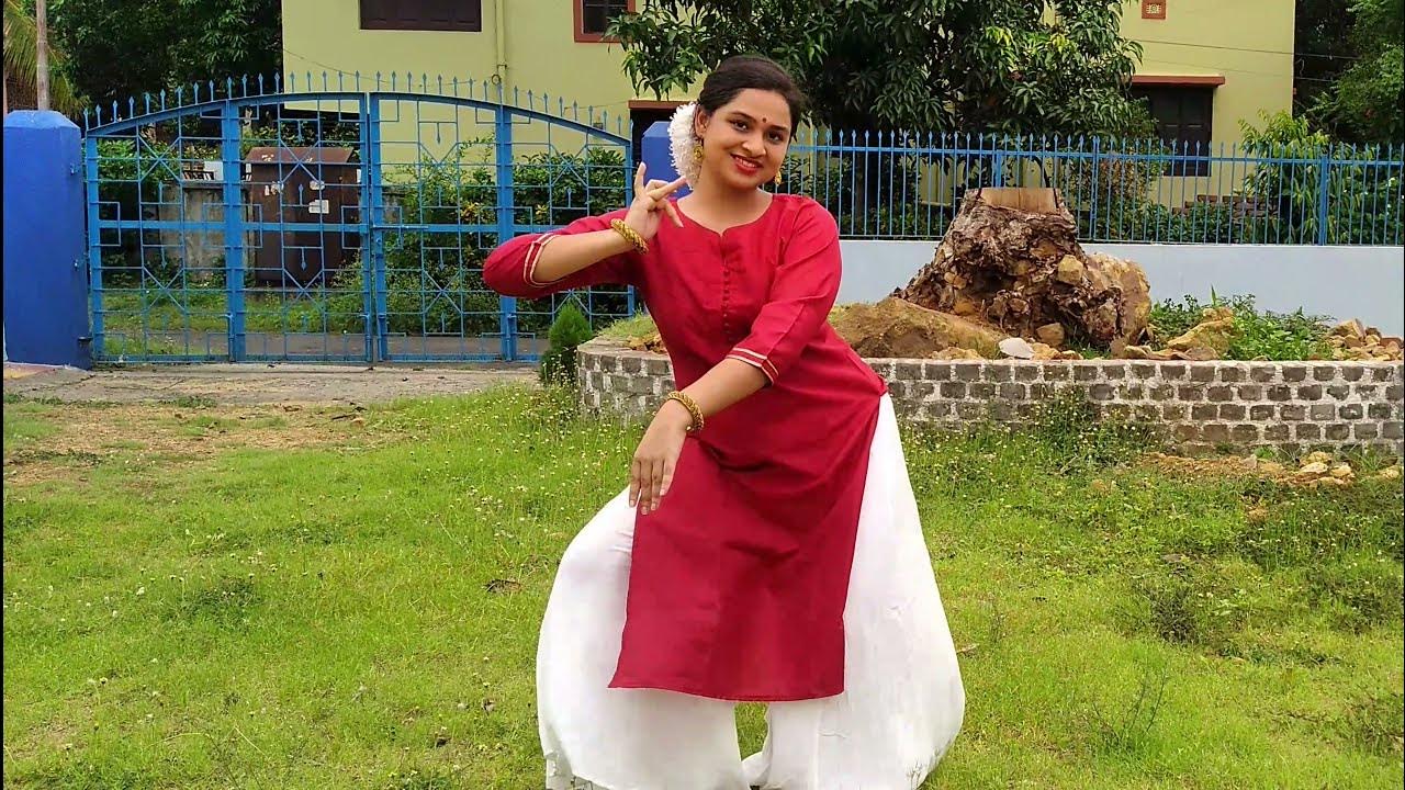 Gahana Kusuma Kunja Majhe|Rabindra Nritya|Atreyee Mukherjee - YouTube