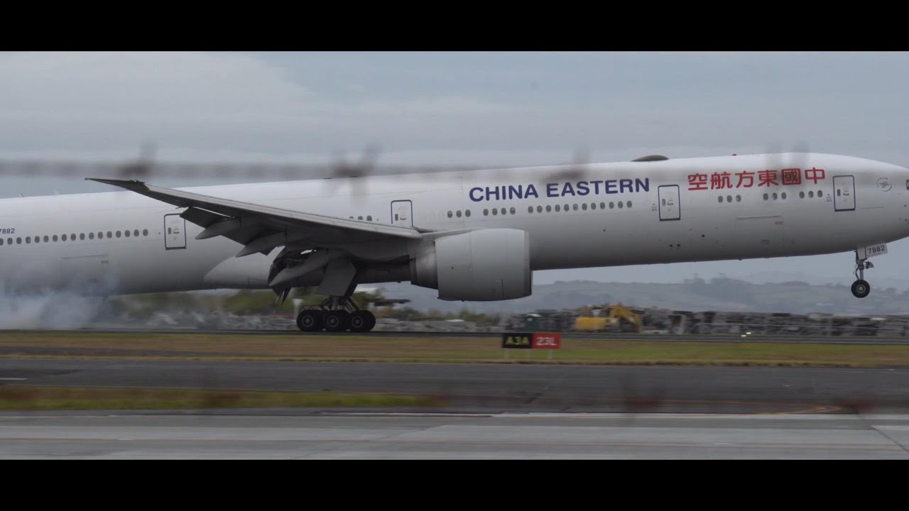 UP CLOSE SMOOTH LANDINGS AUCKLAND AIRPORT - YouTube