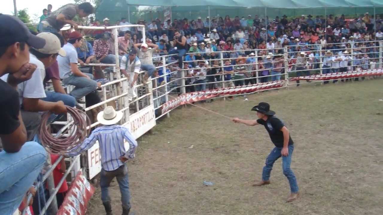 Toro Muko de Carlos Romero de Azacualpa.MP4 - YouTube