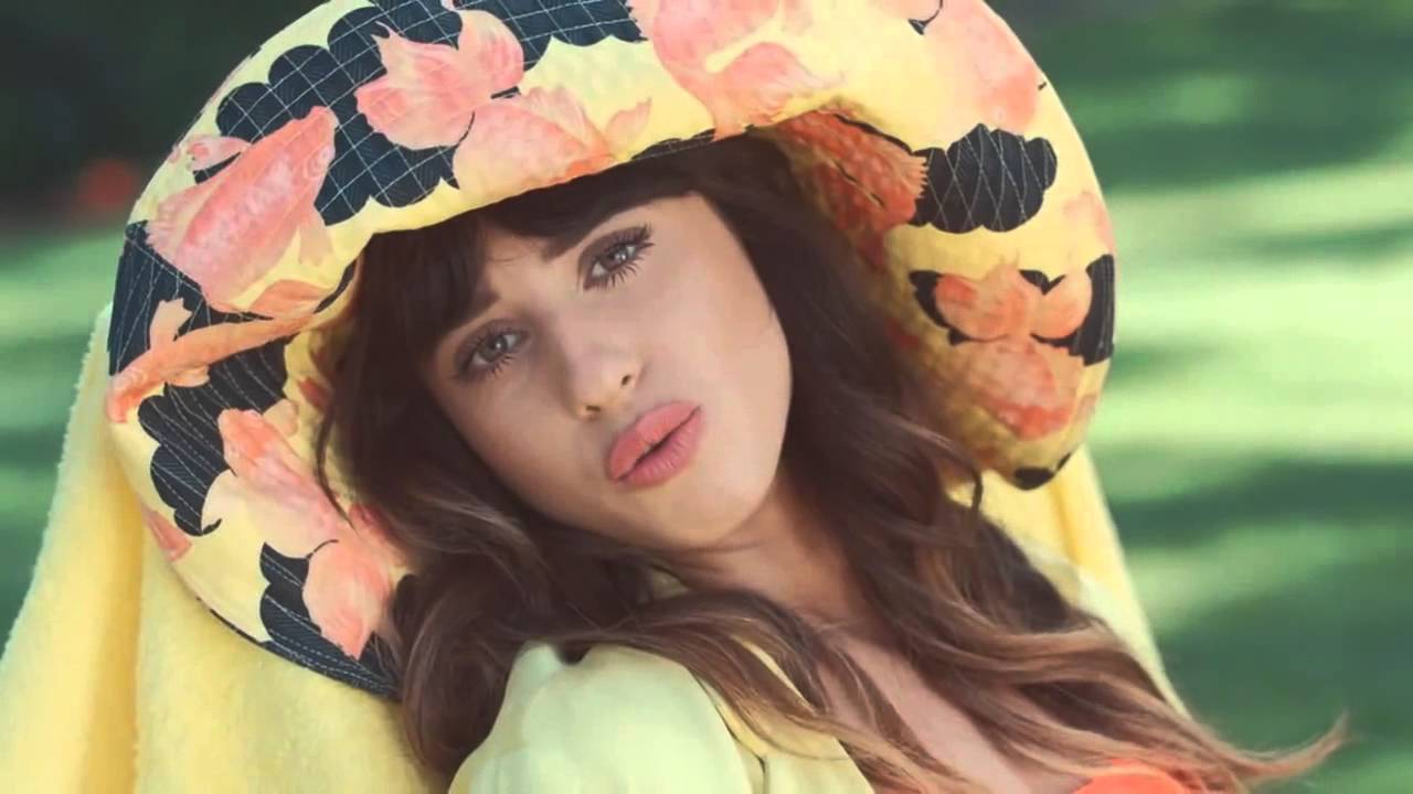 Foxes Glorious Official Video - YouTube