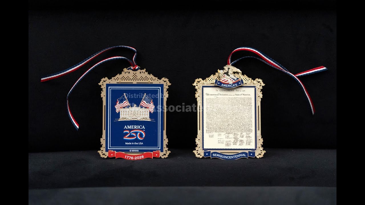 Decoration with tiny Declaration of Independence celebrates America's ...