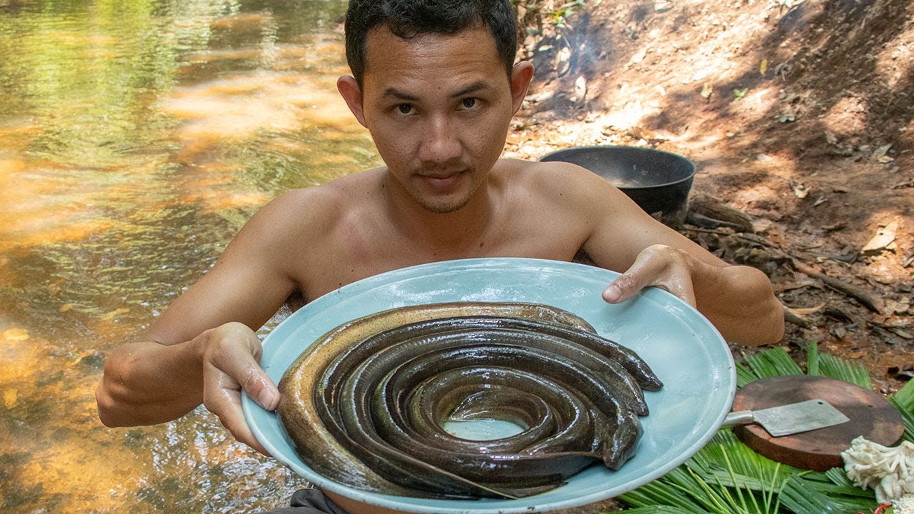 Cooking Eels Soup Recipe In The Forest - YouTube