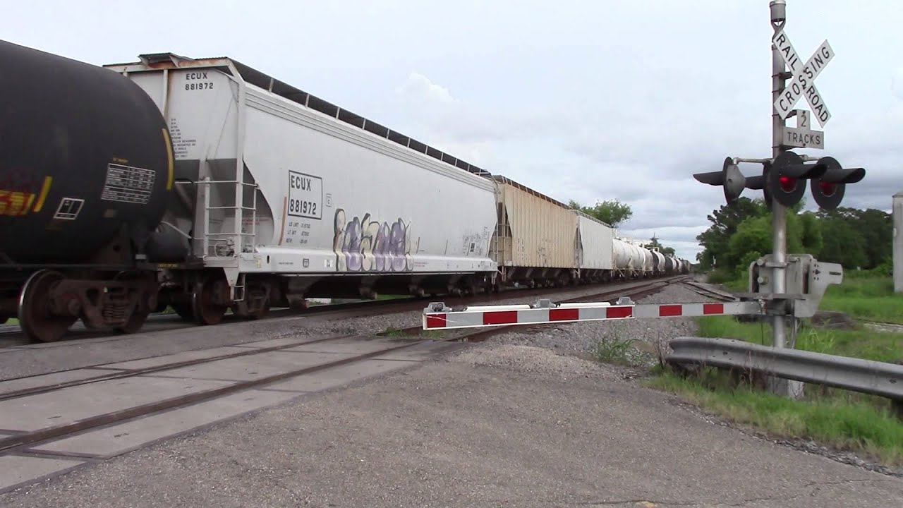 NS 2736 (SD70M-2) @ McCall,La - YouTube