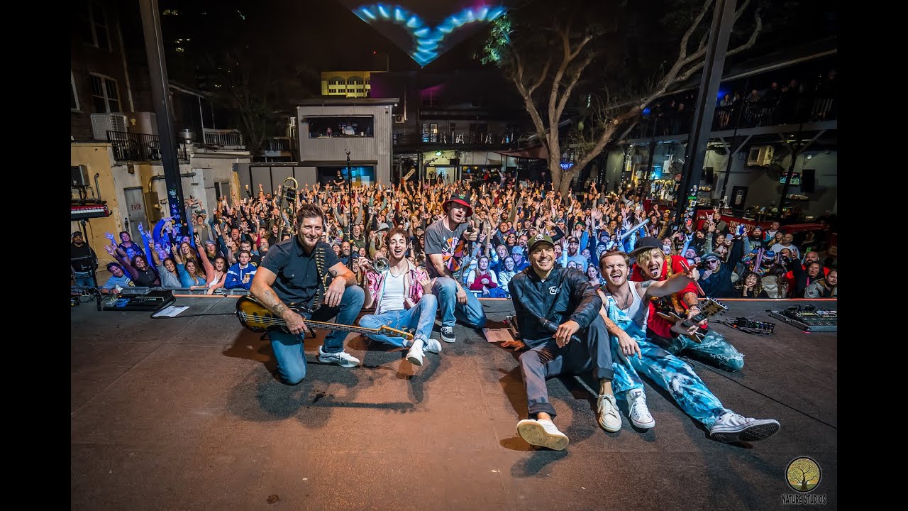 Tropidelic Ft Mike Pinto - People Talk (Live) - YouTube