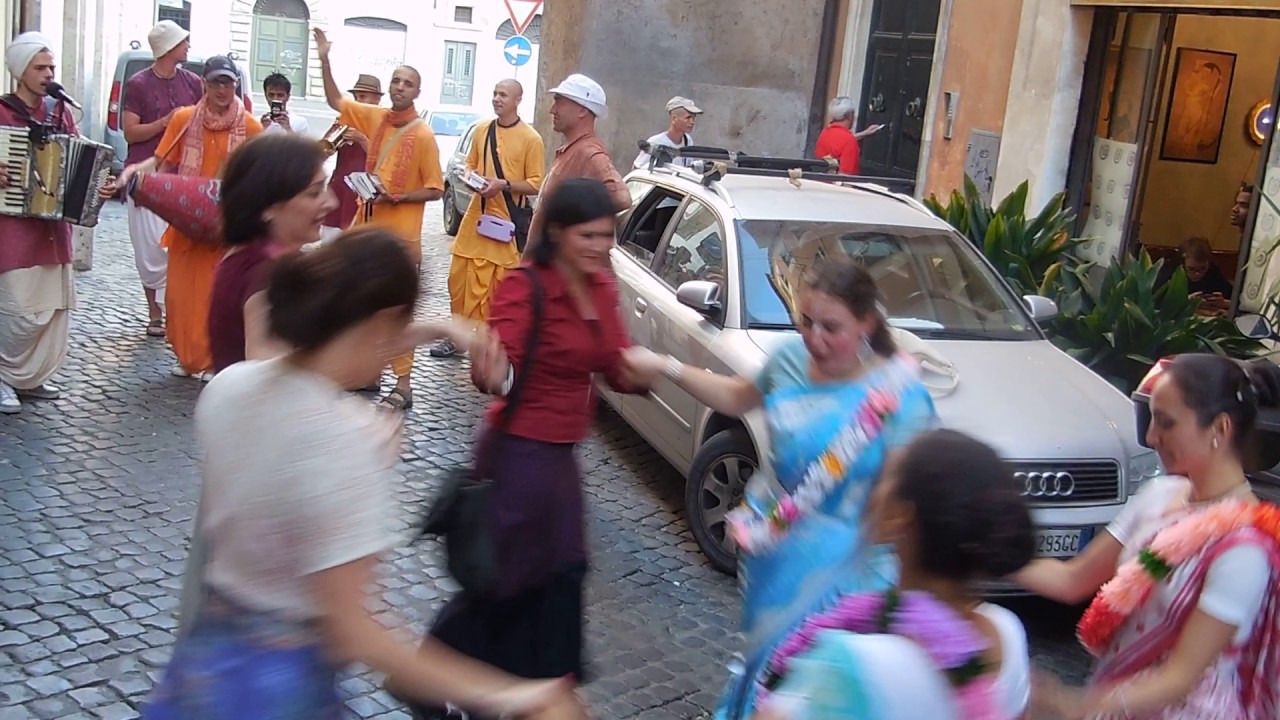 Hare Krishna Iskcon devoti russi (Russian devotees) Harinama Roma ...