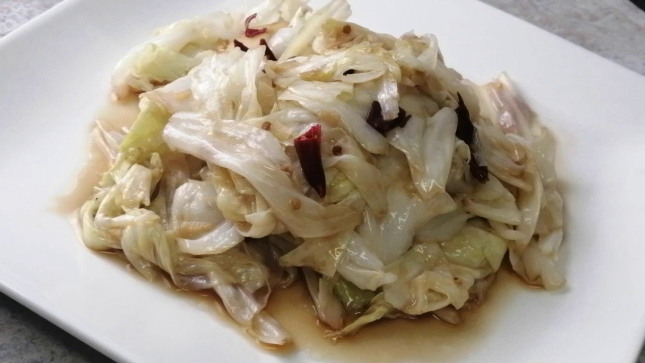 Hand Ripped Cabbage/Chinese Stir-Fried Cabbage/手撕包菜/炒包菜 - YouTube