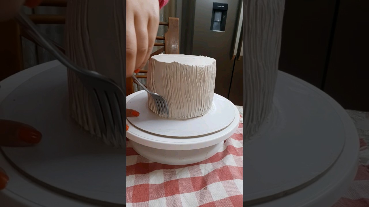 Easy cake design with fork #cakeideas #easydesign - YouTube