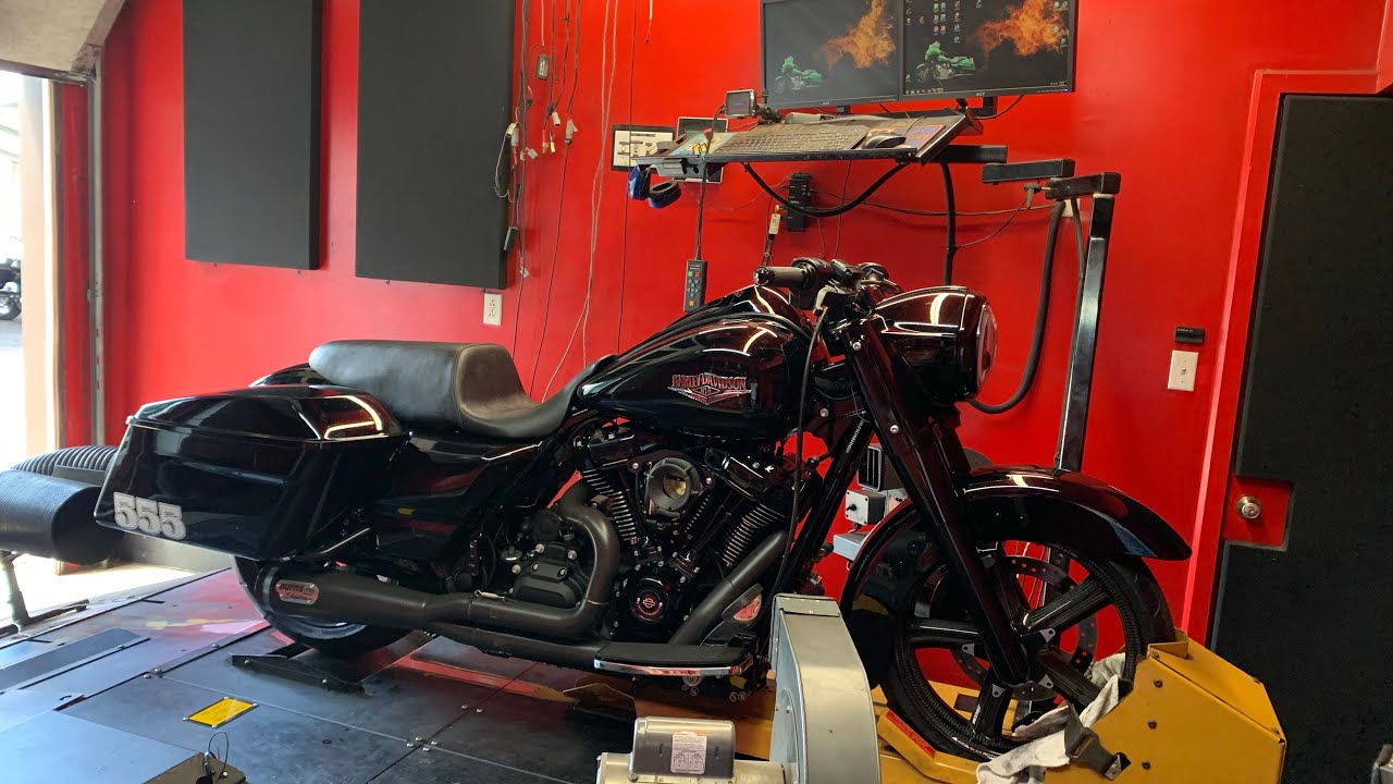 HARLEY ROADKING DRAG BAGGER - YouTube