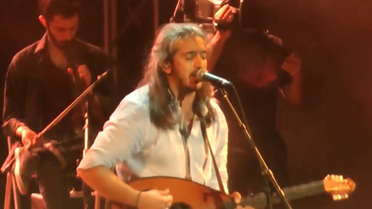 Γιαννης Χαρουλης - Βασιλικη Live 2017 - YouTube