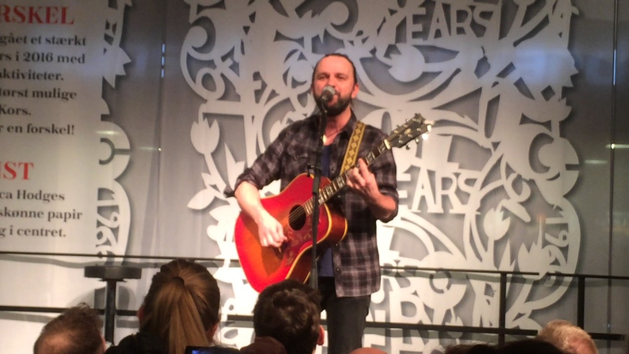 Where Everybody Knows Your Name (Cheers), Tim Christensen solo i ...