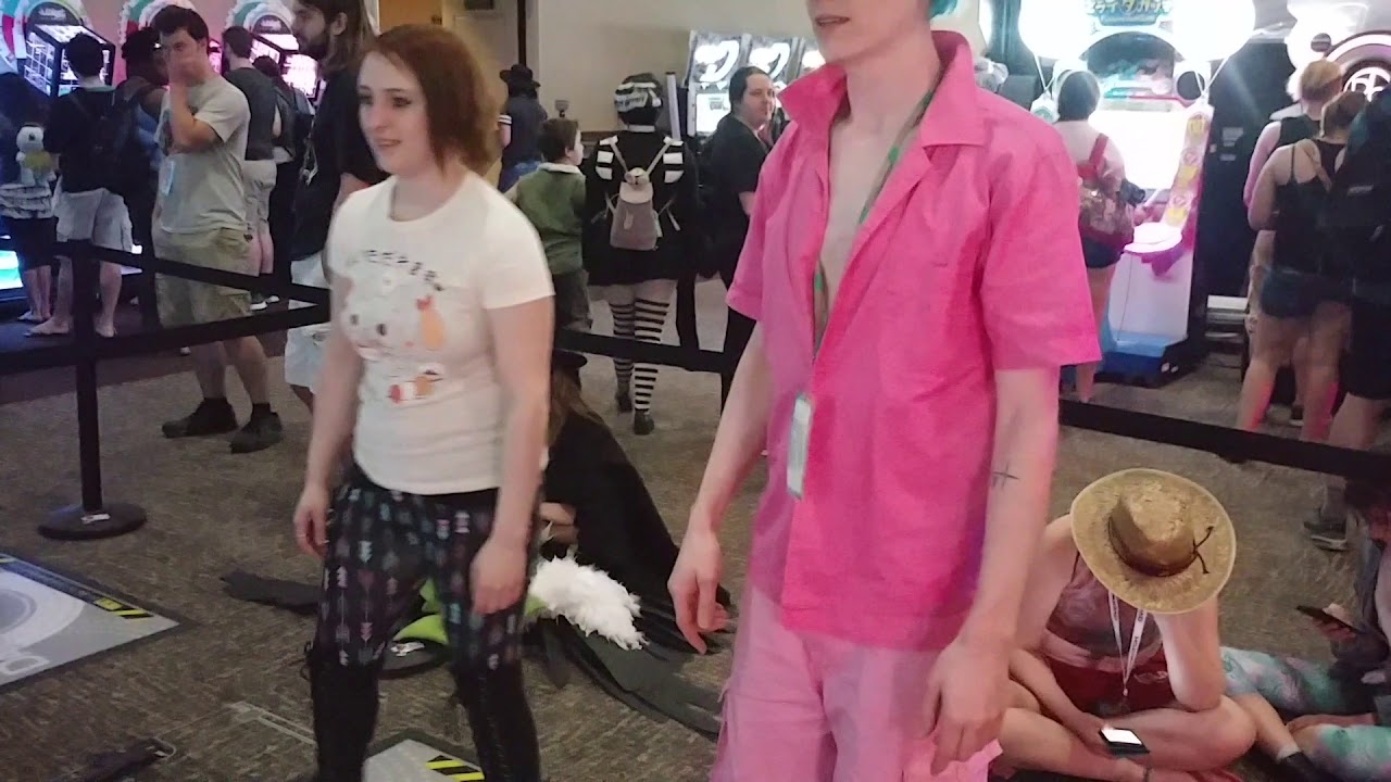 Japanese dancing game - YouTube