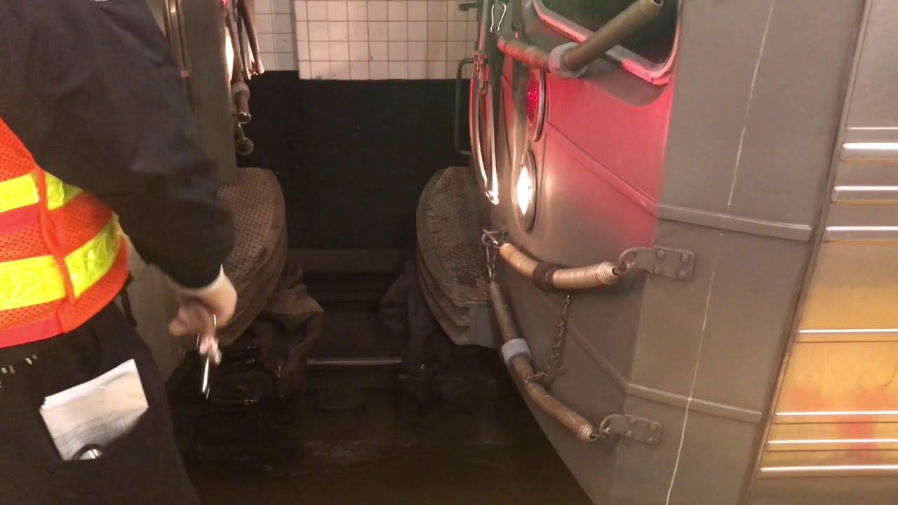 NYC Subway Special: Coupling two R68 (G) trains into a full length R68 ...