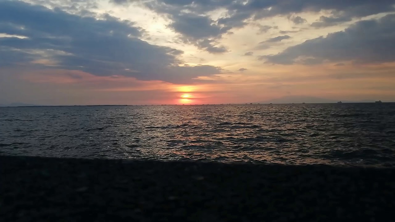 MOA SUNSET - YouTube