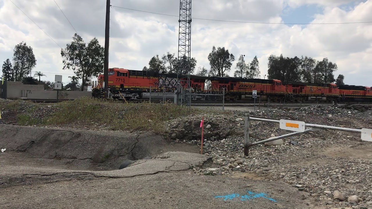 Bnsf 7713 in Fontana part 1 - YouTube