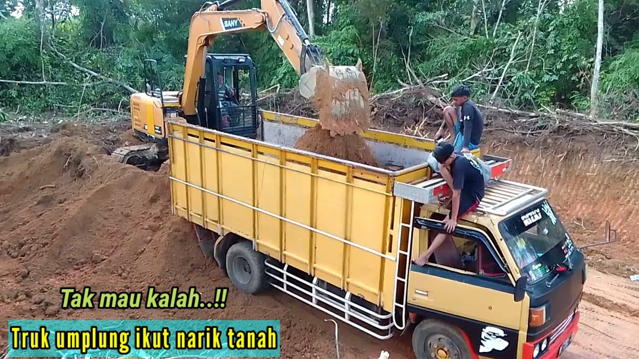 Mini excavator Sany sy75c kerja loading tanah ke dump truck umplung ...