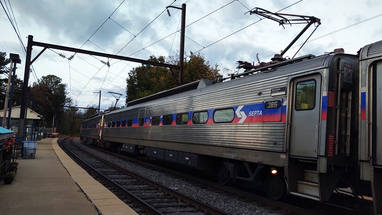 SEPTA Warminster Line Train Action at Ardsley Station - YouTube