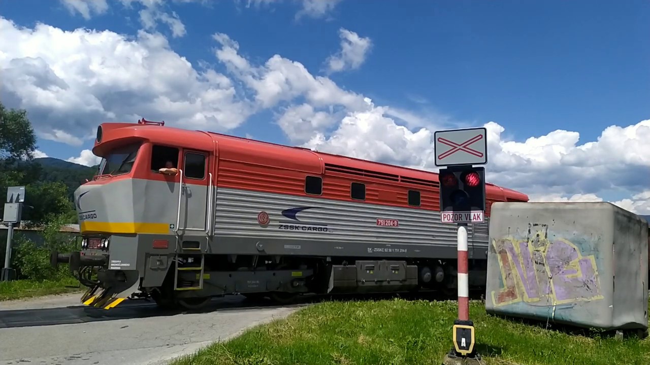 Železničné priecestie (AŽD 71) Revúca [1] - YouTube